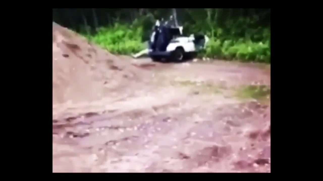 GOLF CART FAIL: Hilarious Background Laughter | Golf Cart Resource